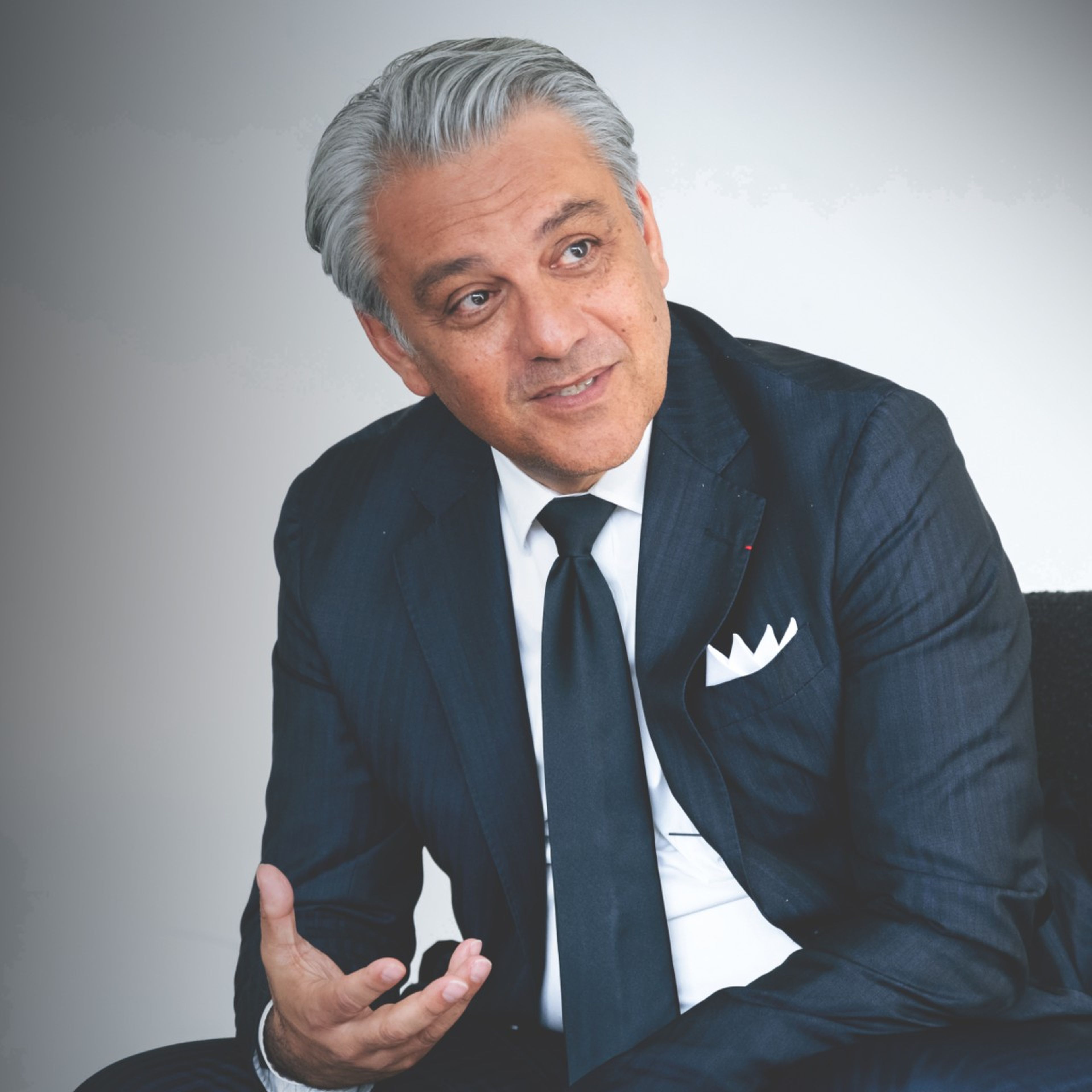 Luca de Meo, desatado: culpa del precio de los coches eléctricos a ...