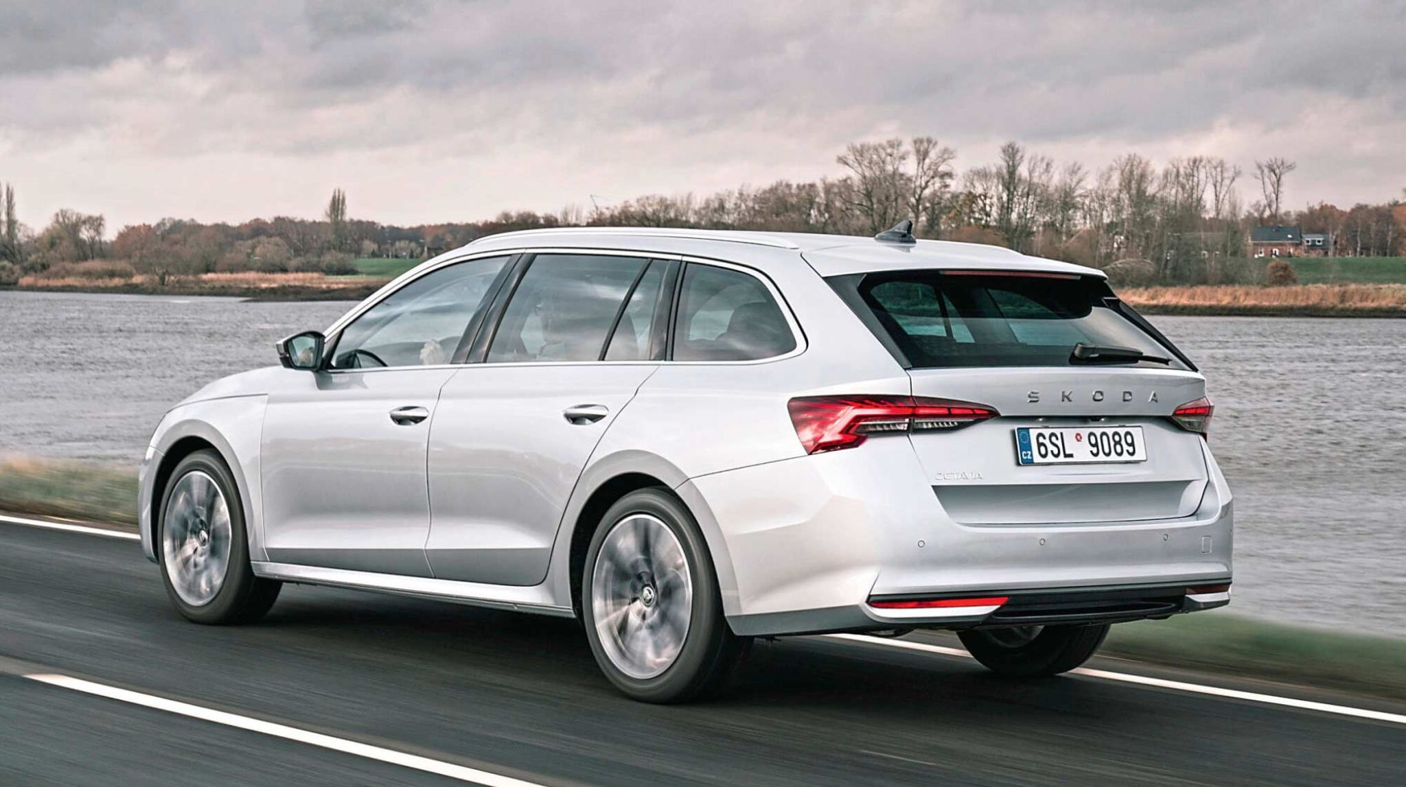 He probado el Skoda Octavia Combi híbrido más recomendable por su ...