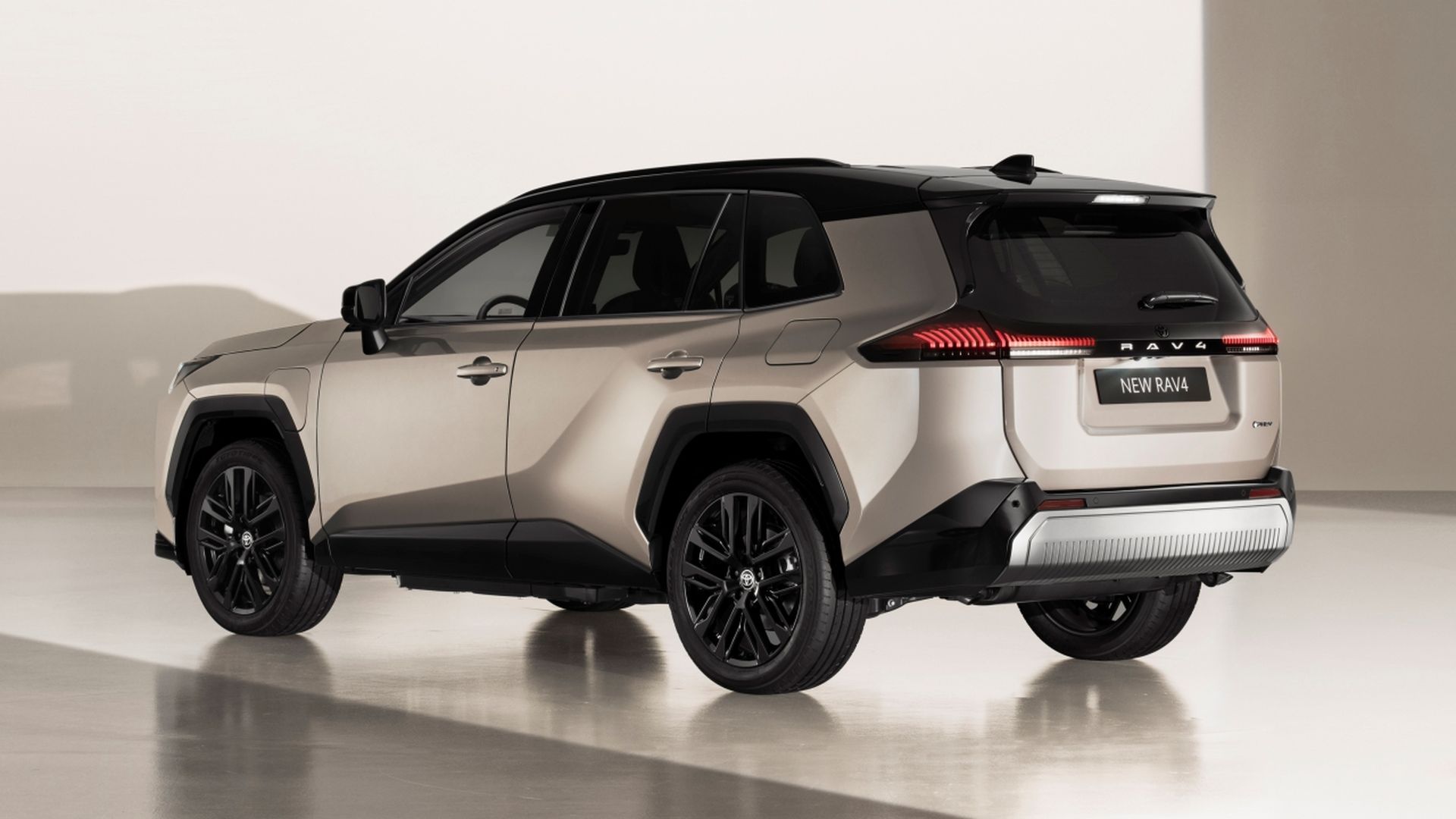 VÍDEO: Toyota RAV4 2026, sexta generación de un SUV histórico que se reinventa sin crecer