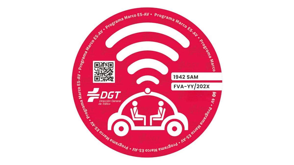 Etiqueta roja de la DGT, ya está lista la nueva pegatina para identificar a unos coches muy ...