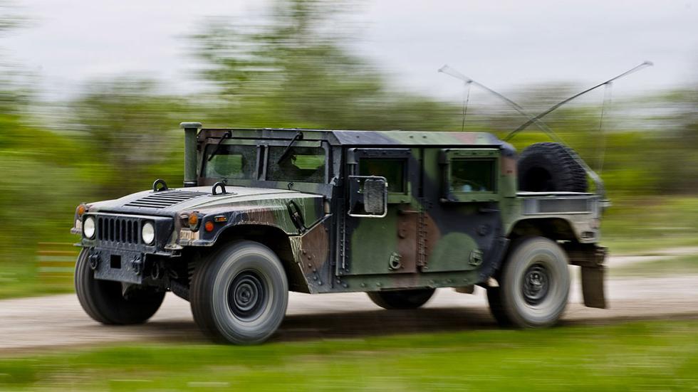 Al volante de un Humvee, esto sí que es impresionante -- Autobild.es